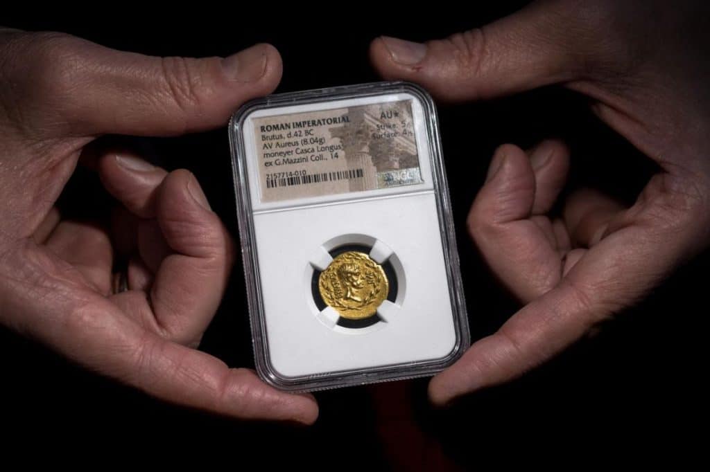 Un'antica moneta d'oro romana venduta all'asta per quasi un milione di ...